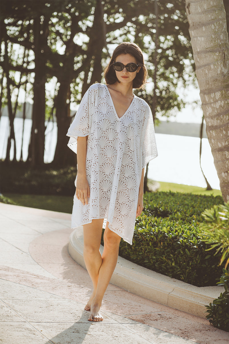 V-Neck Beach Kaftan Short | White Scallop Shell Eyelet – SUE SARTOR
